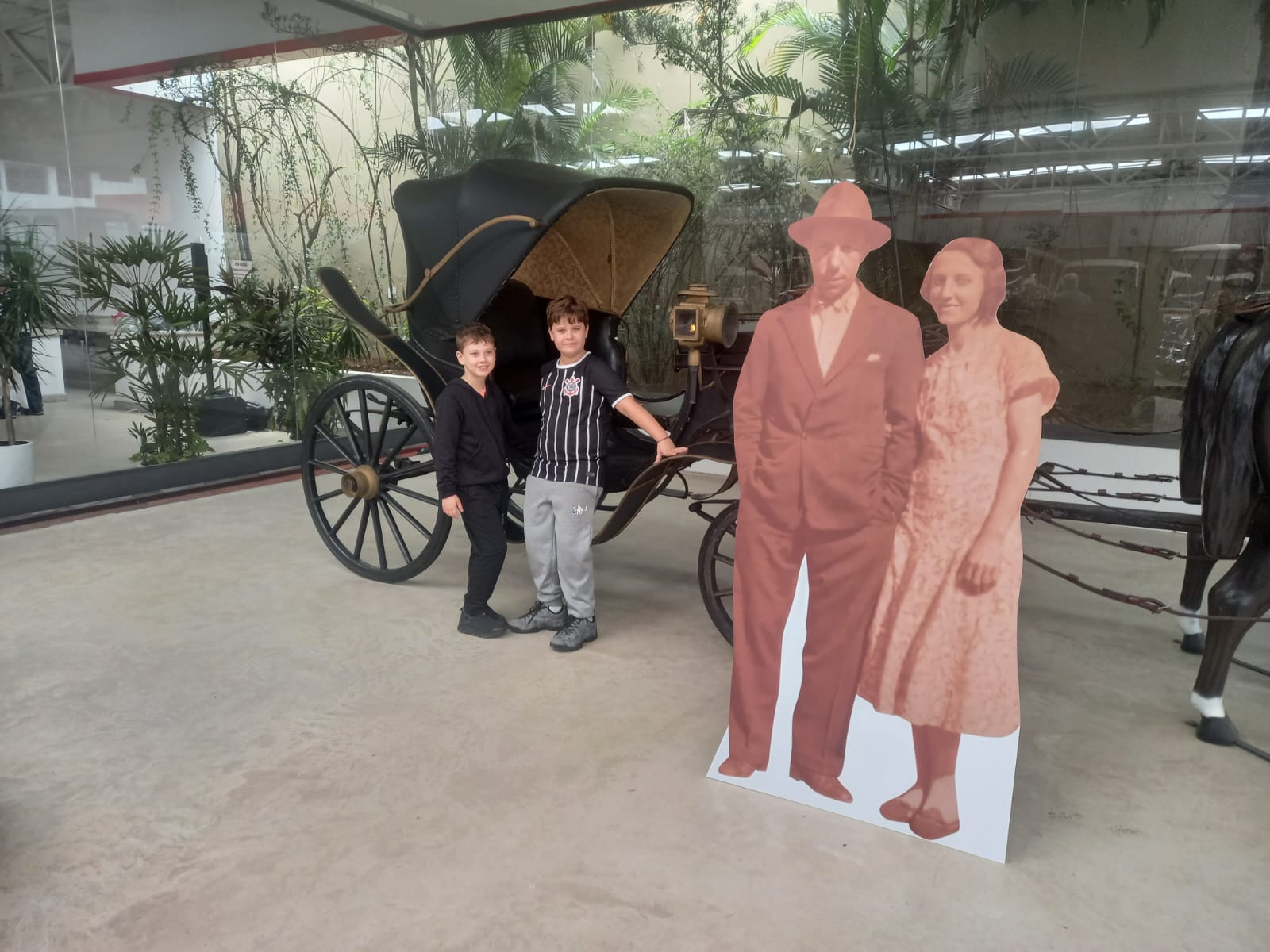 Transportes em marcha. Esta empresa faz 68 anos. Amplia seu museu de ...