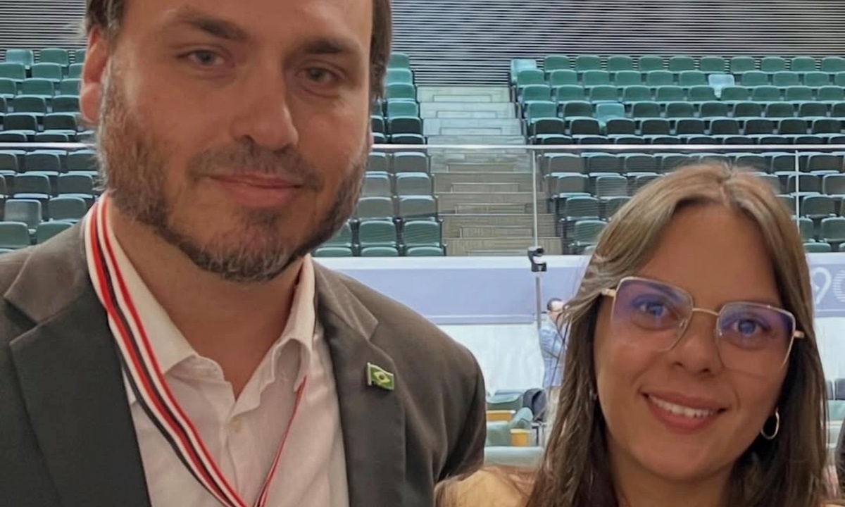 Nina Braga, de São Bernardo, comparece em homenagem a Carlos Bolsonaro ...