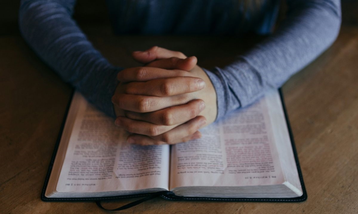 IBGE: Católicos caem, evangélicos e sem religião crescem no Brasil - 07 ...